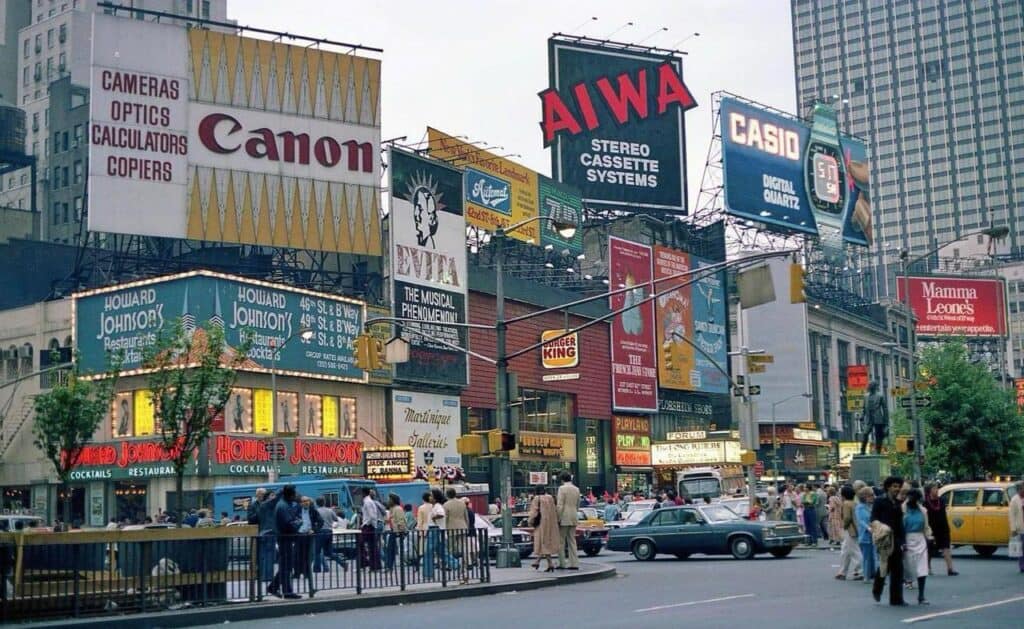 Howard Johnson’s in Times Square: A Forgotten New York Icon - NYC-MAP.COM