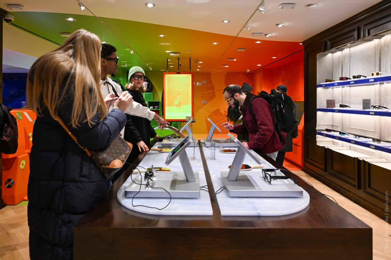 Meta Lab Pop-Up Store on Fifth Avenue - NYC-MAP.COM