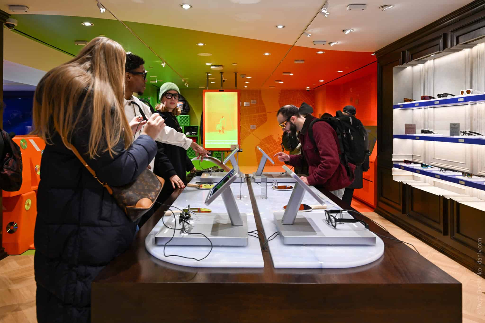 Meta Lab Pop-Up Store on Fifth Avenue - NYC-MAP.COM